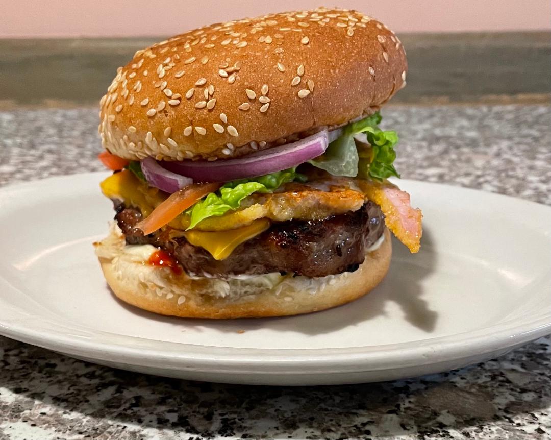 All Canadian Burger – Fickle Pickle Family Restaurant